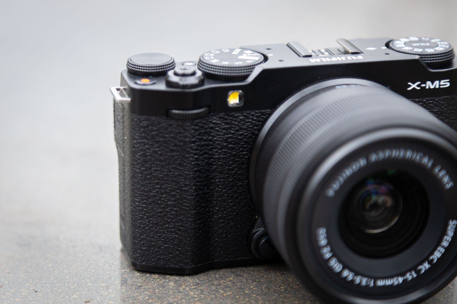 富士 X-M5 大膽進軍 VLOG 市場：6.2K錄影、9:16 直拍模式與軟片模擬全新拍攝體驗-體驗評測 - 三創生活